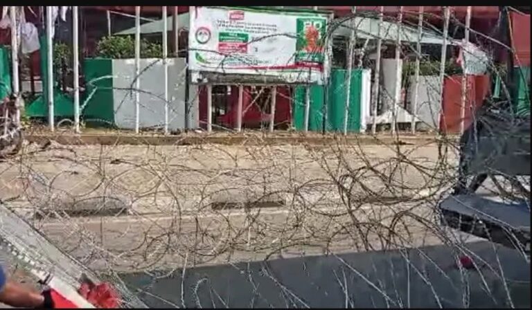 BREAKING!!! Police Seals PDP Headquarters (Photos) - Newsmaxng